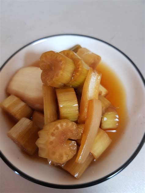 샐러리와 양파의 만남 샐러리장아찌예요~