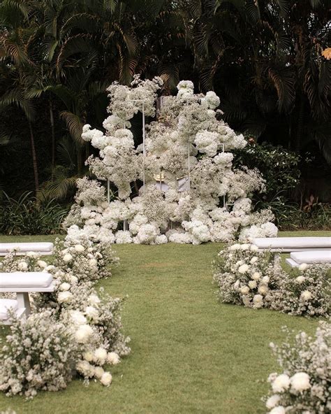 Winter Wedding Ceremony Backdrop Ideas