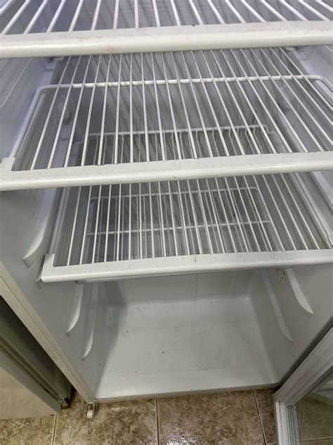 Продавам хладилна витрина вертикална Beko гр София Драгалевци • Olx Bg