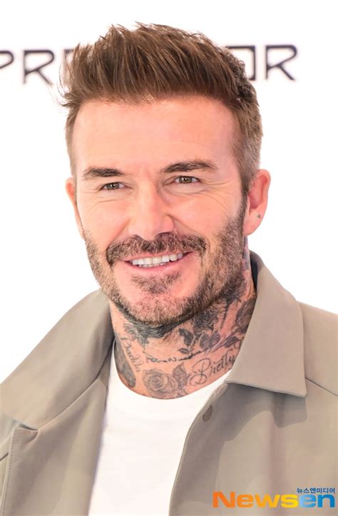 더쿠 [포토] 데이비드 베컴 명동에서 함박 미소