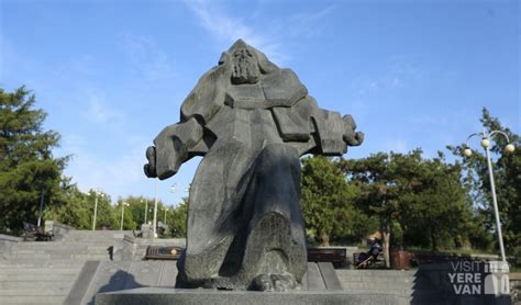 Yerevan Am Պաշտոնական կայք Հուշարձաններ