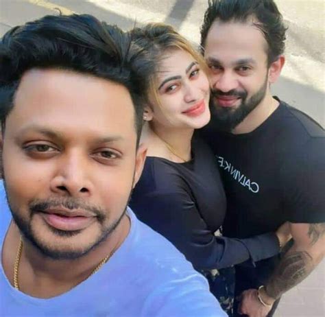 පියුමි හැරගිය පෙම්වතා සමග නැවත එක් වෙයි ආන්දෝලනාත්මක ඡායාරූපයක් එලියට Photos ගගන