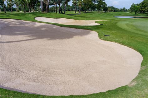 골프 코스 모래 구덩이 벙커 미적 배경 골프 대회의 장애물로 사용되며 아름다움을 위해 코스에서 떨어집니다 0명에 대한 스톡 사진 및 기타 이미지 Istock