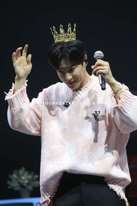 해저기 On Twitter 마법의성을 불러야하지만 팬들이 입고있으라니까 프릴앞치마 입고 마법의성 열창하던 사람이 5년뒤엔 머리가 망가져도 팬들이 써달라니까 케이크 위에