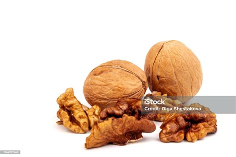 흰색 배경에 고립 된 껍질의 호두 클리핑 경로가 있는 패키지 설계 요소입니다 0명에 대한 스톡 사진 및 기타 이미지 0명 가을 갈색 Istock