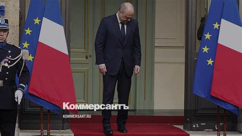 Глава МВД Франции покинул пост после скандала вокруг работы его дочерей Мир Коммерсантъ