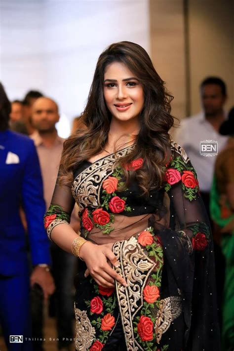 Pin On Sri Lankan Glamour Girls Desi Beauty Glamour Beauty