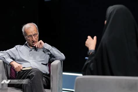 جامعه ایران به یک سمت رفته صداوسیما به سمت دیگری رفته است در کنار آتش