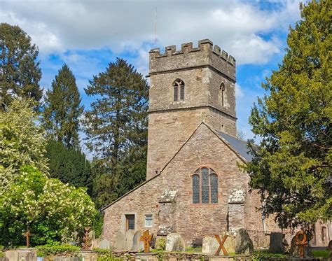 Llantilio Pertholey Community Council Photo Gallery