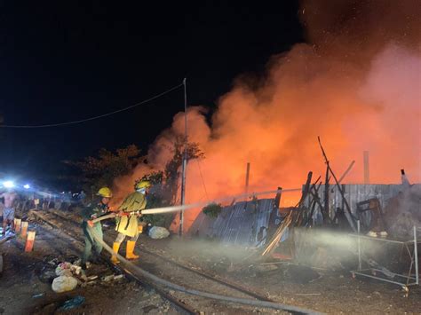 ដុតសំរាមឆេះរាលដាលដល់ផ្ទះប្រជាពលរដ្ឋ២ខ្នងនៅផ្លូវរថភ្លើងទាំងកណ្តាលអធ្រាត្រ សារព័ត៌មាន នគរវត្ត