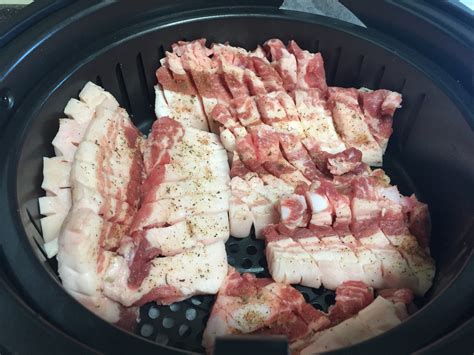 에어 프라이어로 구운 삼겹살 바베큐와 와사비 소스