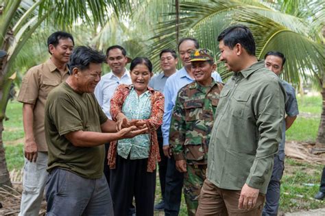 ខ្ញុំបាទ និងភរិយា សាយ សំអាល់ Say Samal