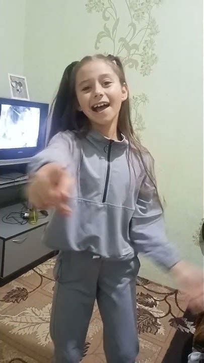 Яна танцует Youtube