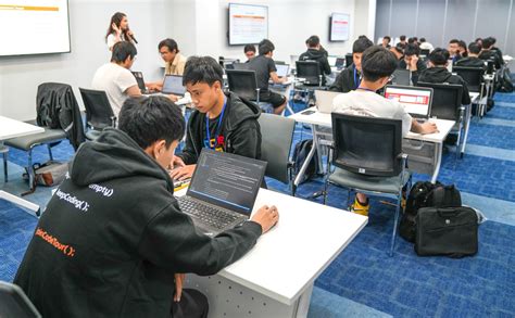 Khởi động Cuộc Thi Lập Trình Code Tour 2023