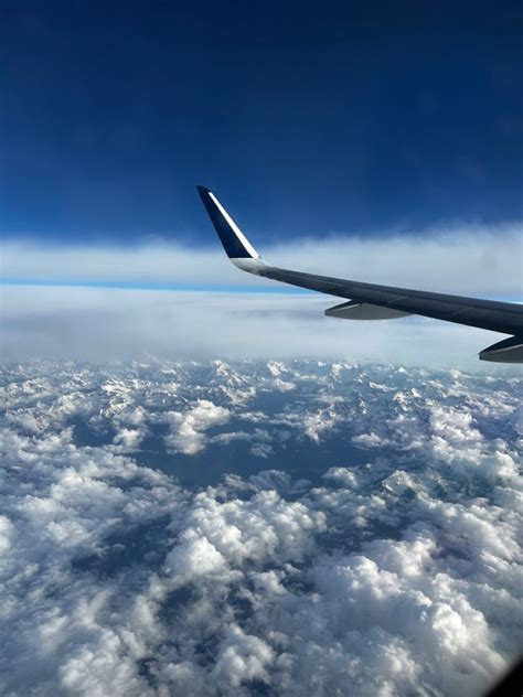 Вид из иллюминатора Вид из окна Вид Самолет