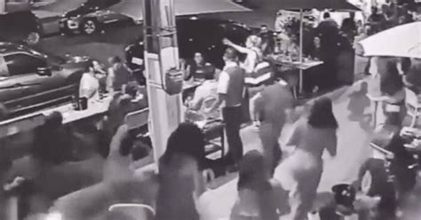 [영상] 식사 즐기던 손님들 갑자기 혼비백산 무슨 일