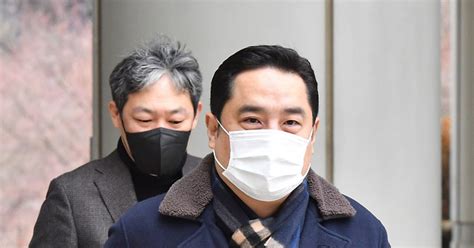 법정 향하는 강용석 변호사와 유튜버 김용호