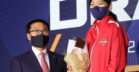 18세 몽골 소녀 맨 먼저 불렸다