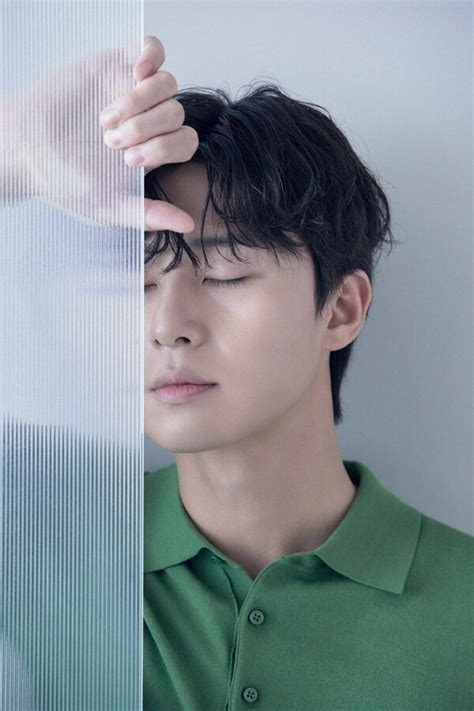 박서준 셔츠 하나로 완성한 남성미 올 여름 청량함 드림 [화보]