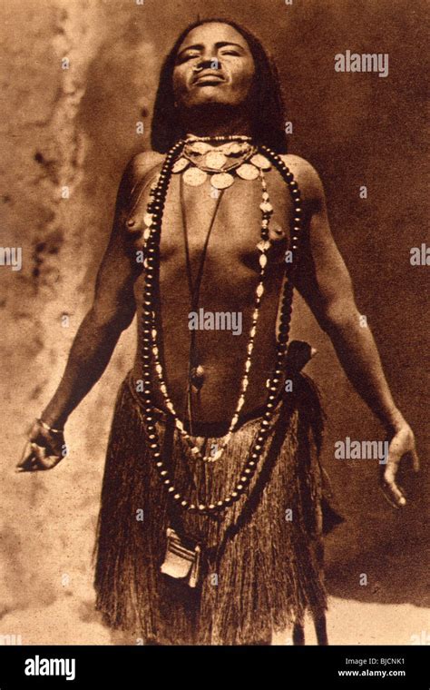 Old Woman Eritrea Hi Res Stock Photography And Images Alamy