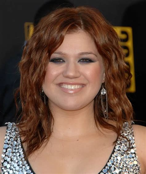 13 Spectacular Kelly Clarkson Hairstyles