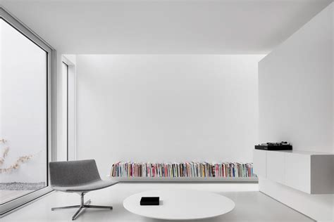 Ten Fresh White Interiors That Brighten Up Living Spaces