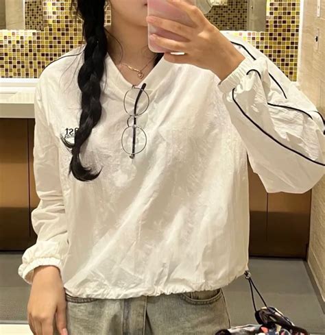 바스락 브이넥 맨투맨 당근 중고거래