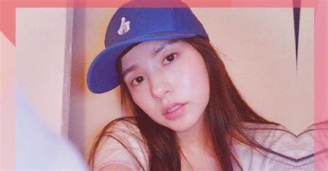 민효린 파란 모자 뽀얀 피부 몽환적 여인