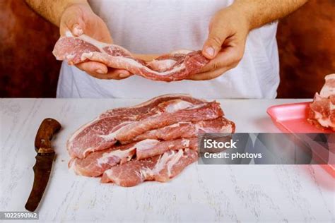정육점 부엌 신선 하 고 원시 고기와 돼지 갈비에 돼지 고기를 절단 건강한 식생활에 대한 스톡 사진 및 기타 이미지 건강한 식생활 고기 근육 Istock