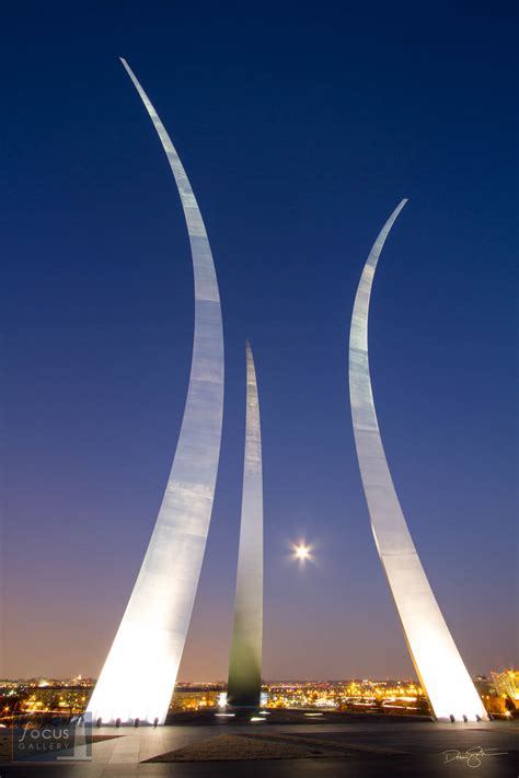 Air Force Memorial At Night Past The Pentagon At Night With Traffic On