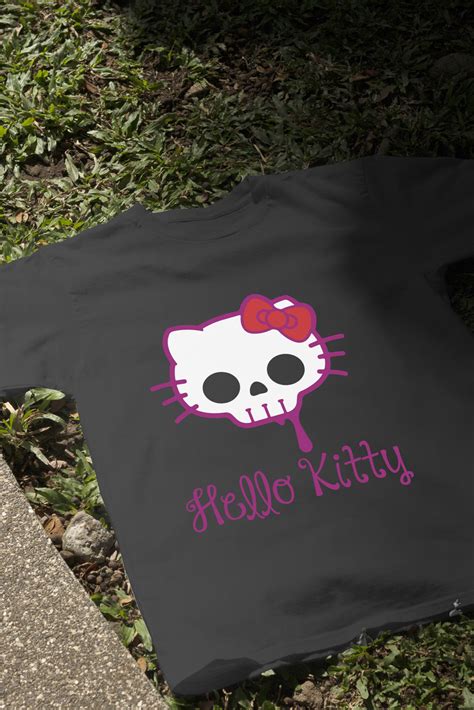 Remera Hello Kitty Calavera Memoestampados