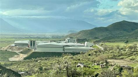 Fabrika E Ujit Glina