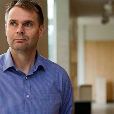 Robust Scalable And Fast Bootstrap Method For Analyzing Large Scale Data Center For Wireless