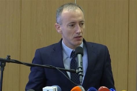 Просветният министър Грипната епидемия е в своя пик