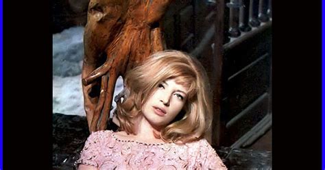 Magic Mac Superbeauty Monica Vitti