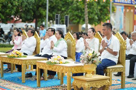 ថ្នាក់ដឹកនាំខេត្ត និងស ស យ ក ខេត្តបាត់ដំបង រៀបចំពិធីស្រង់ព្រះ ក្នុងថ្ងៃវារៈឡើងស័ក