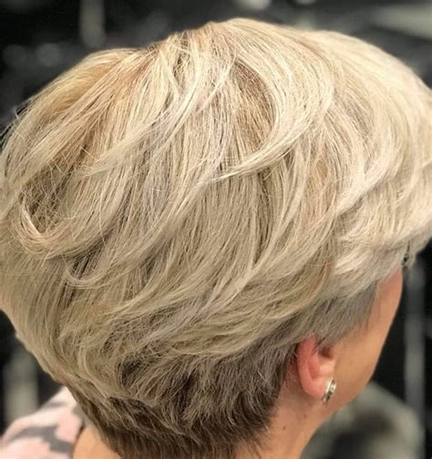 32 Short Feathered Haircuts For Women Over 50 Platinum Blonde