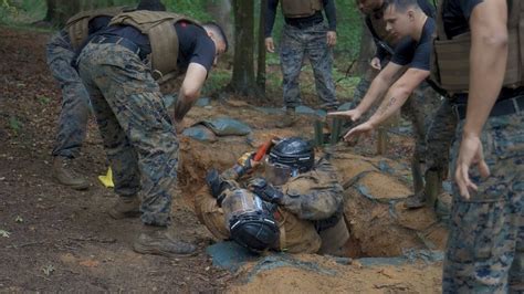 Usmc Mait Course Fighting Holes Youtube