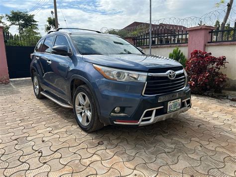 Extremely Clean First Body 2016 Toyota Highlander With Original