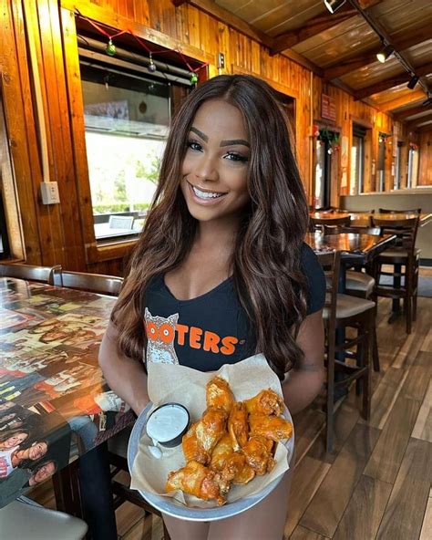 Waitress Tia Rhooters