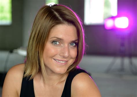Jeanette Biedermann Pictures Jeanette Biedermann Posiert Am Rande Der