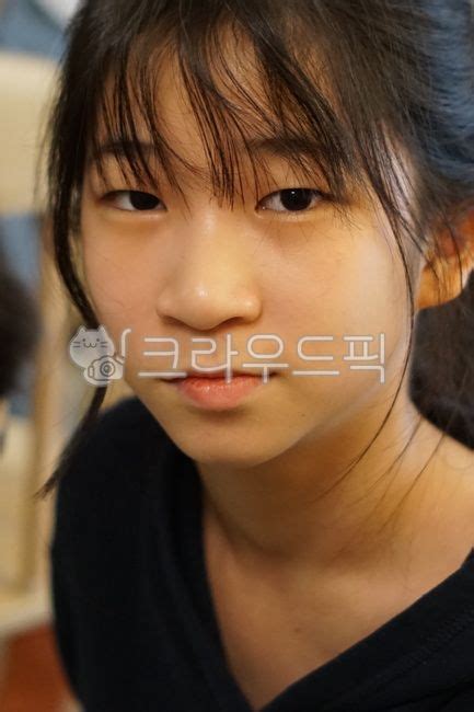 소녀 어린이 여자아이 여아 청소년 사진이미지일러스트캘리그라피 삐아작가