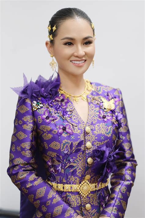 ឃ្លាតឆ្ងាយពីសិល្បៈមួយរយៈហើយ សុគន្ធ និសា សម្រេចធ្វើដំណើរទៅអាមេរិក Khmerload Cambodia Latest News