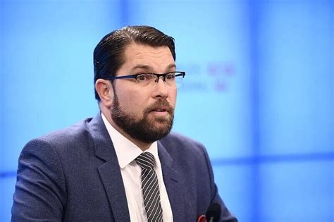 Лидерот на екстремната десница во Шведска предложи уривање на постоечки џамии