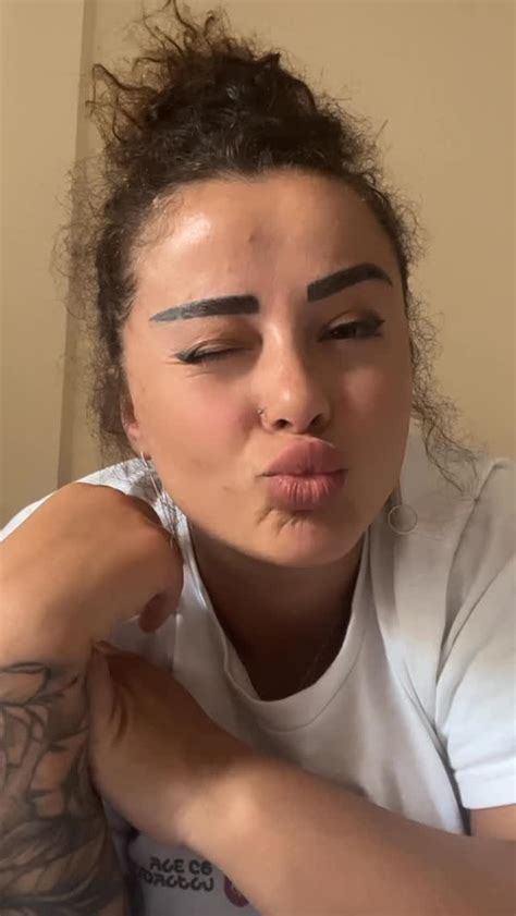 Tiko Kavelashvili ☀️👙🌊🐚 Instagram