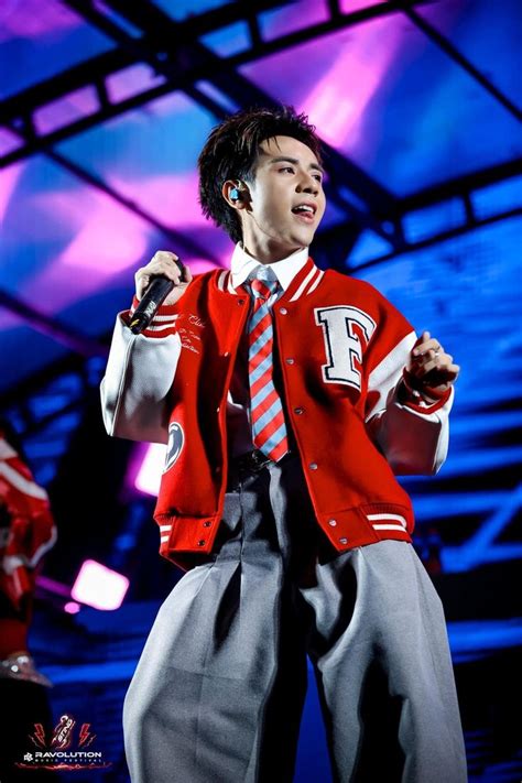 Cre Sting Ravolution Quanghungmasterd Mu Chữ Viết Bảng Diễn Viên