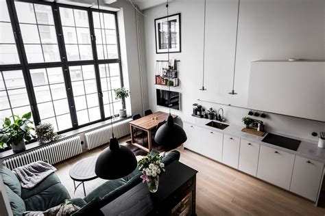 Loft Z Antresolą Industrialnymi Oknami I Skandynawskim Designem Perler Design