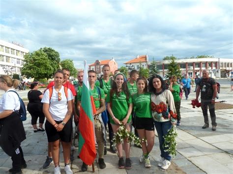 Инж Десислава Тодорова тържествено посрещна походниците в Борован снимки