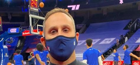 Милиардерът който произвежда спортни фланелки и става все по богат Profit Bg