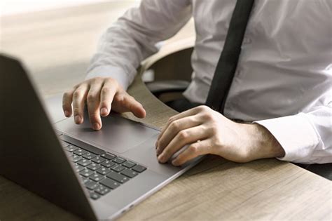 새로운 프로젝트를 위해 노트북을 작업하는 사업가 비즈니스 개념 계획에 대한 스톡 사진 및 기타 이미지 계획 고객 참여